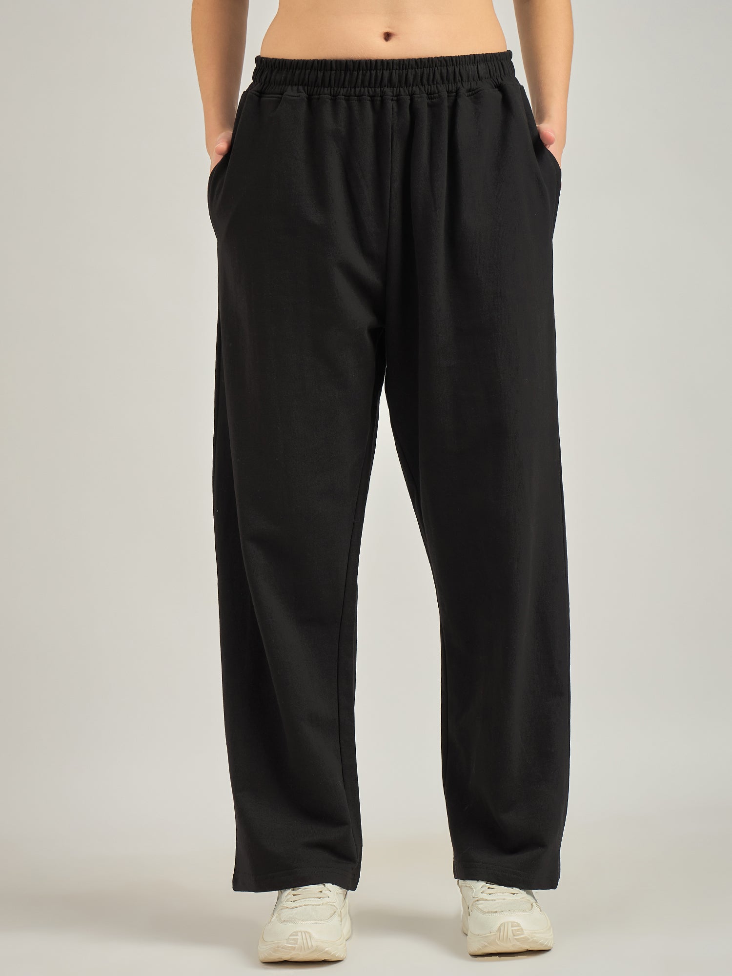 Shop Black Solid Basic Wide Leg Sweatpants - for Women | OUTZIDR | Gen ...